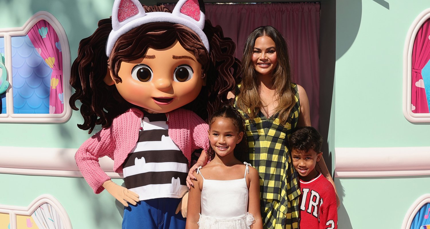 Chrissy Teigen Brings Kids Luna & Miles to ‘Gabby’s Dollhouse: The ...