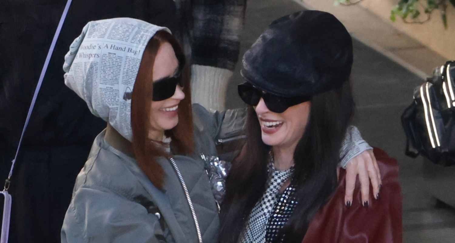 Anne Hathaway & Emily Blunt Share a Hug on ‘Devil Wears Prada 2′ Set in Milan | Anne Hathaway ...