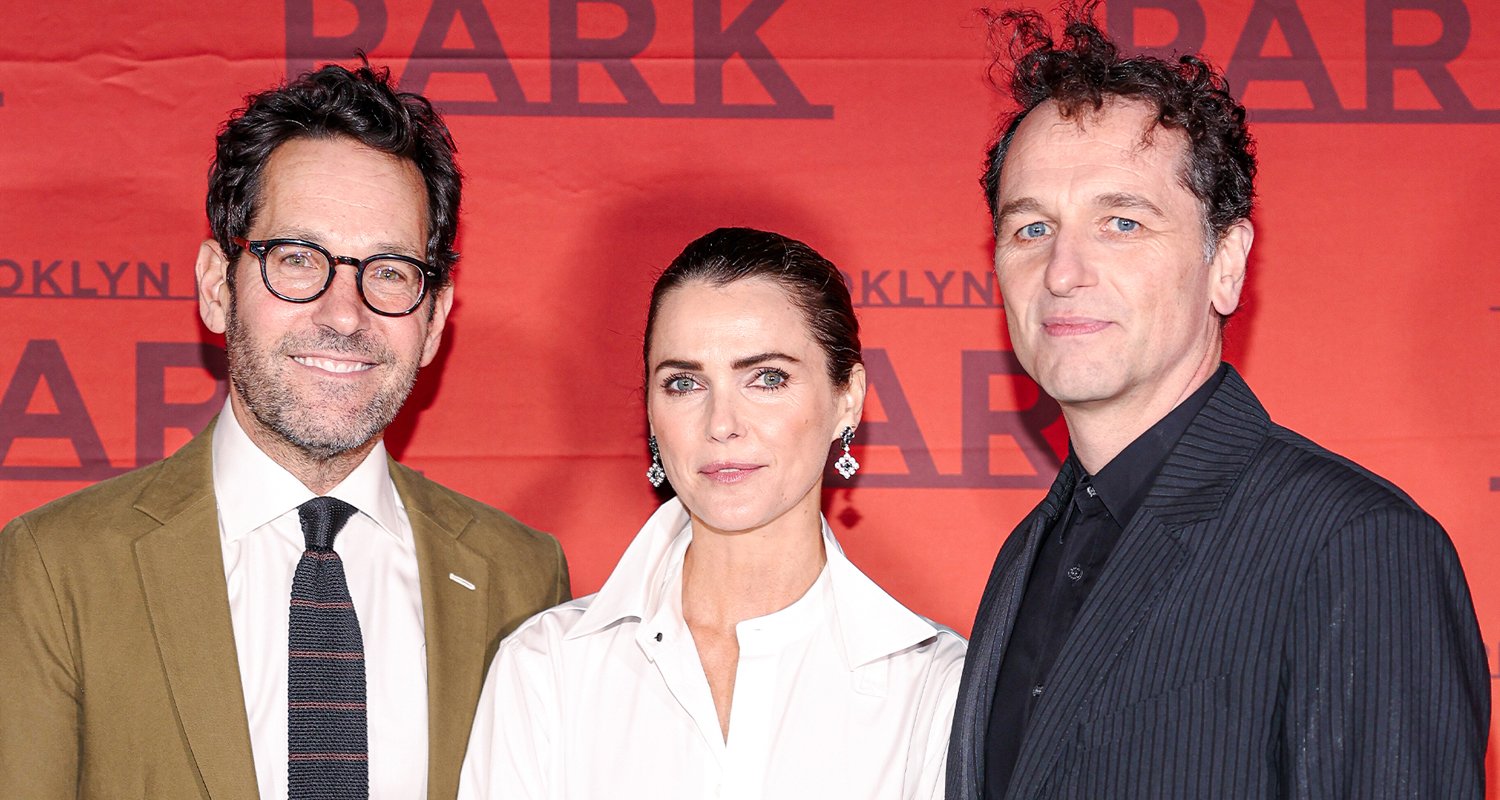 Paul Rudd Joins Keri Russell & Matthew Rhys at Brooklyn Bridge Park ...