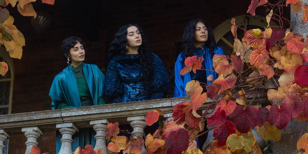 Charli XCX, Maika Monroe, & Emma Corrin Lead Star-Studded Trailer for ...