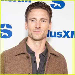 Hallmark’s Andrew Walker Reveals How His ‘Holiday Touchdown’ Cameo Came ...