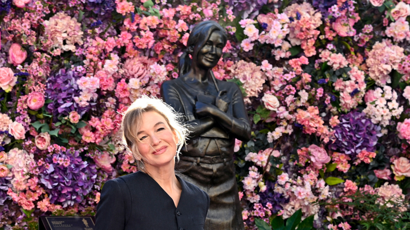 Renee Zellweger Unveils a ‘Bridget Jones’ Statue in London’s Leicester ...