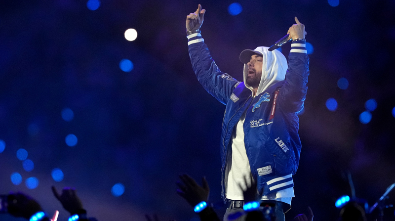 Eminem’s Grandson Watches Him Perform at NFL Halftime Show on ...