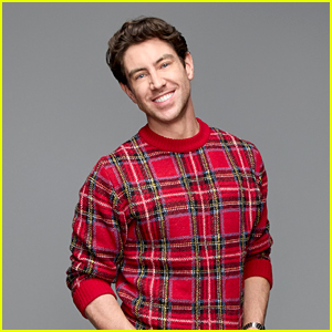 Get to Know ‘Finding Mr. Christmas’ Contestant Robbie Simpson with ...