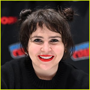 Is Mae Whitman Single or Married? Hallmark’s Newest Actress Is Dating a ...